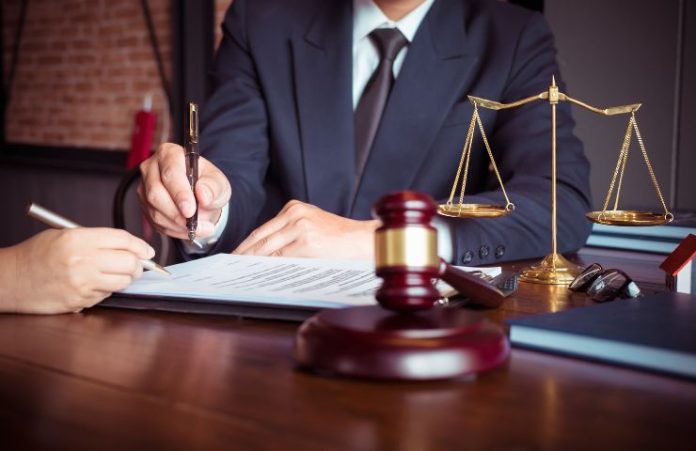 Sai quanto prende di pensione un avvocato? Cifre enormi