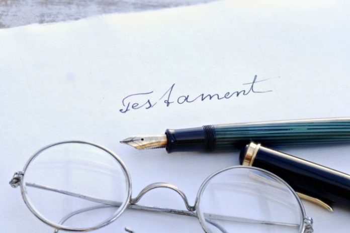 Testamento olografo: così gli eredi possono provare la validità